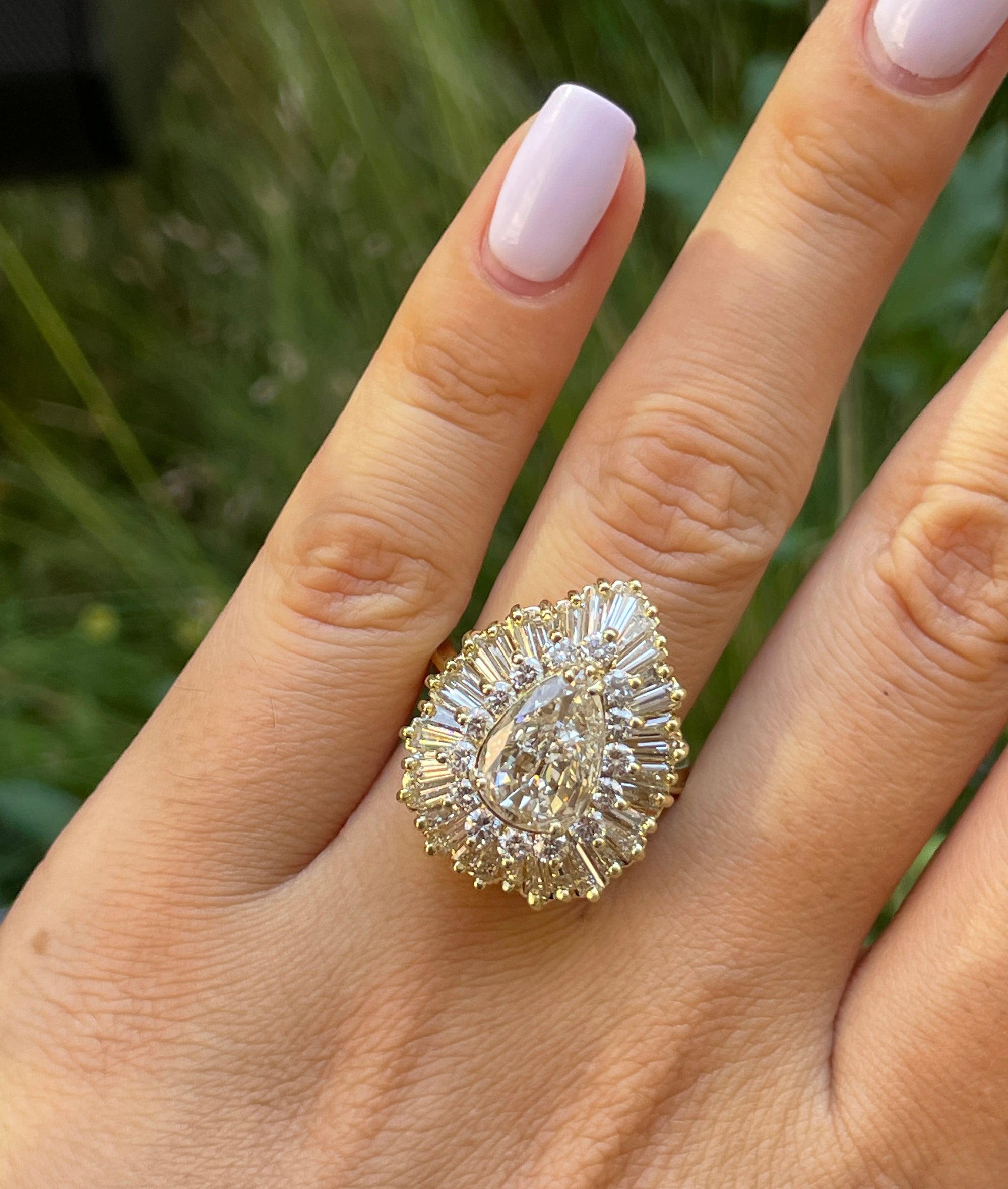 Breathtaking BALLERINA GIA 4.21ct Pear Shape Diamond Cocktail Gold Vin ...